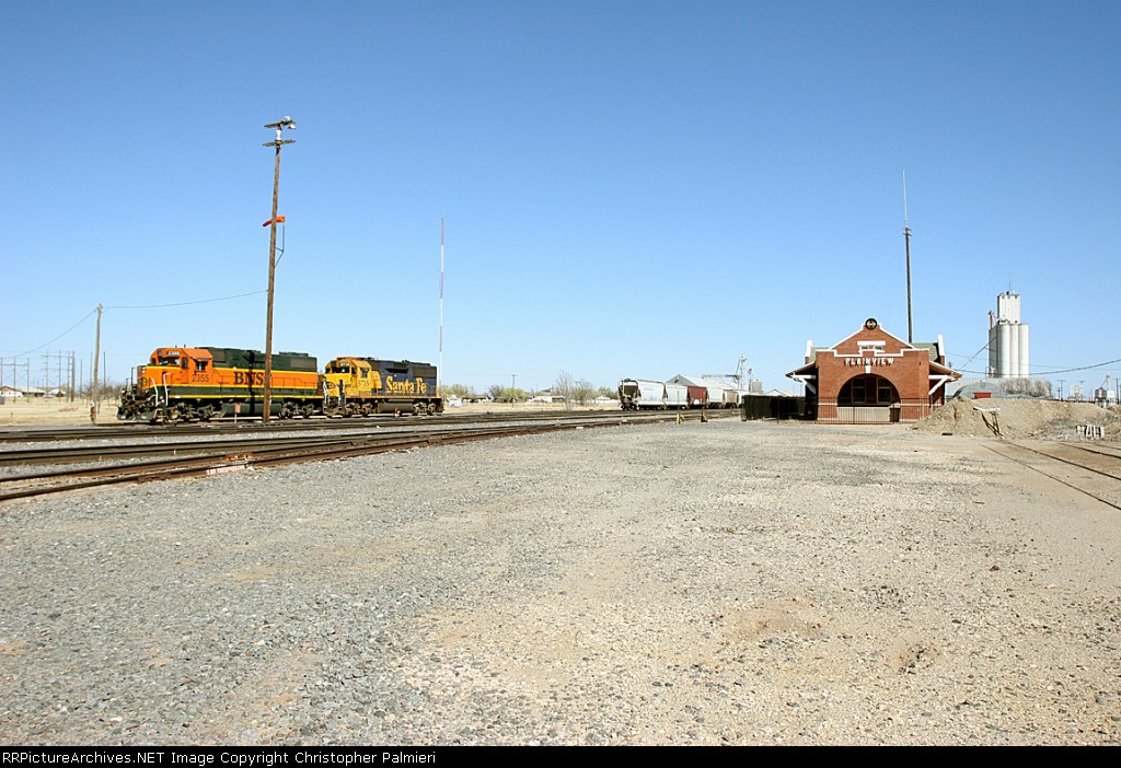 BNSF 2355 and BNSF 8735